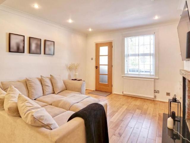 2 bedroom cottage to rent