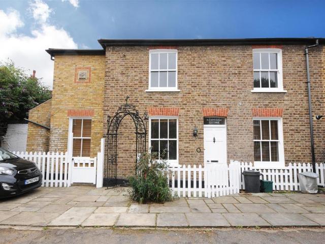 2 bedroom cottage to rent