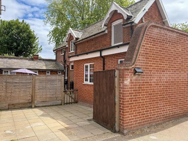 2 bedroom cottage to rent