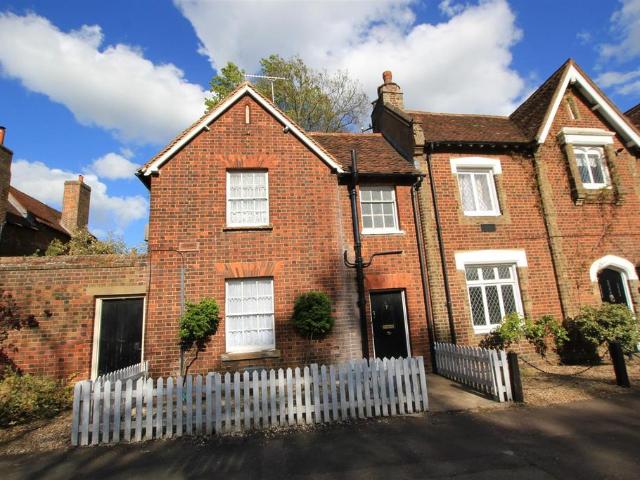 2 bedroom cottage to rent