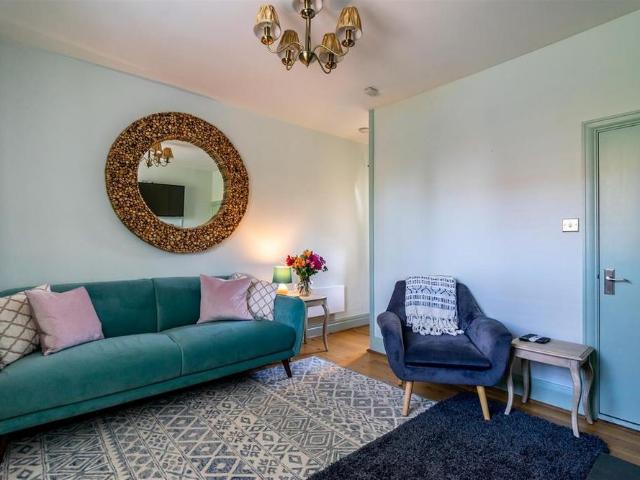 2 bedroom cottage to rent