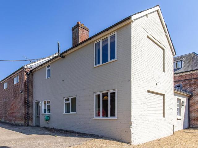 2 bedroom cottage to rent