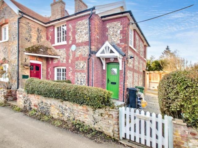 2 bedroom cottage to rent