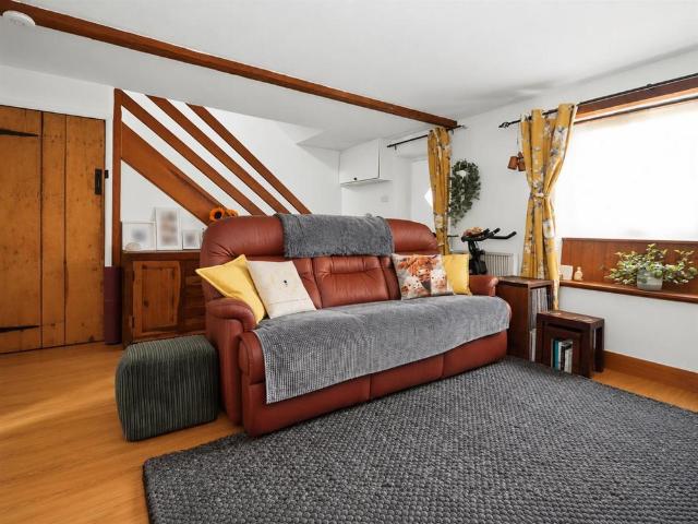 2 bedroom cottage to rent