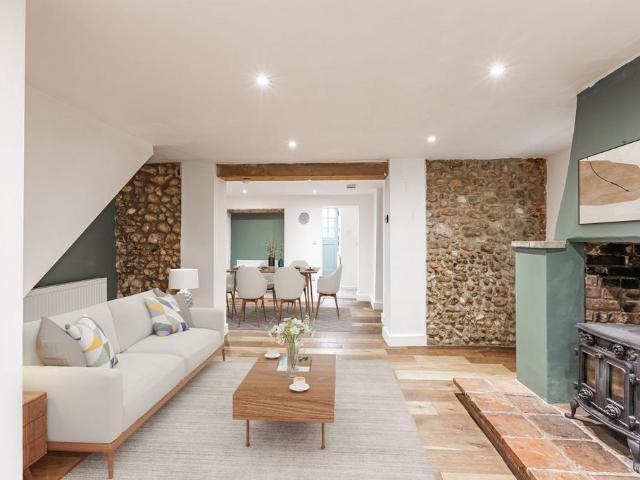 2 bedroom cottage to rent