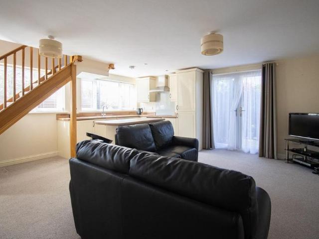 2 bedroom cottage to rent