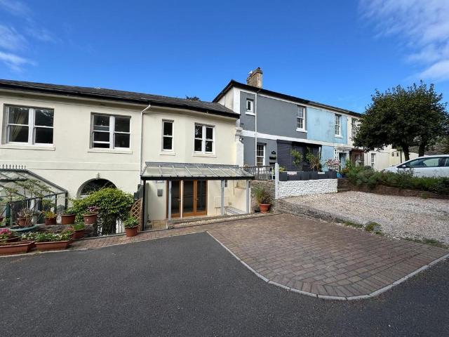 2 bedroom cottage to rent