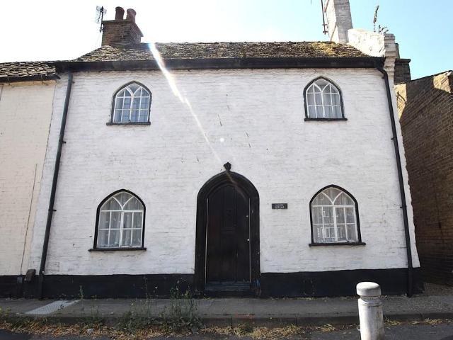2 bedroom cottage to rent