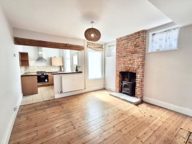 2 bedroom cottage to rent