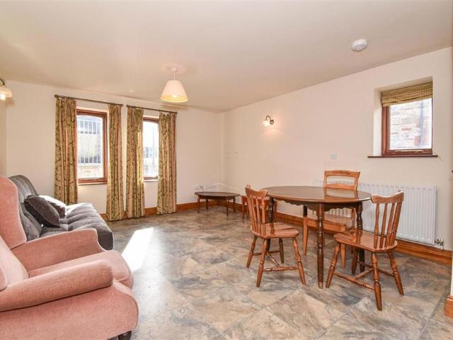 2 bedroom cottage to rent