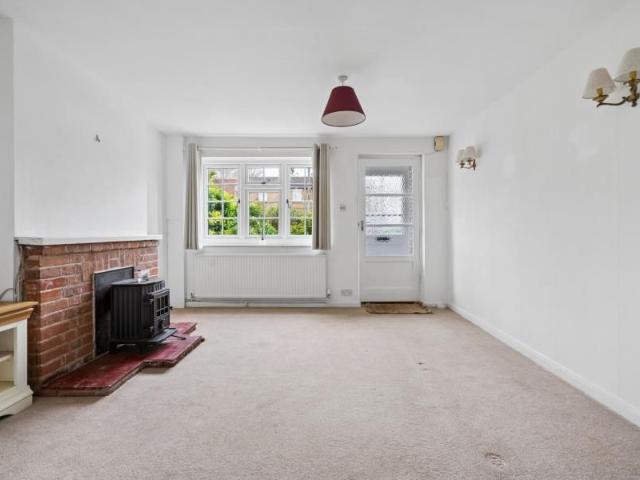 2 bedroom cottage to rent