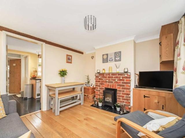 2 bedroom cottage to rent