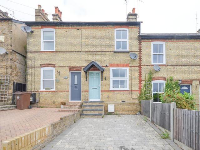 2 bedroom cottage to rent