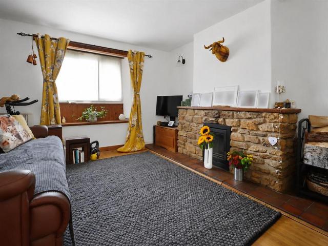 2 bedroom cottage to rent