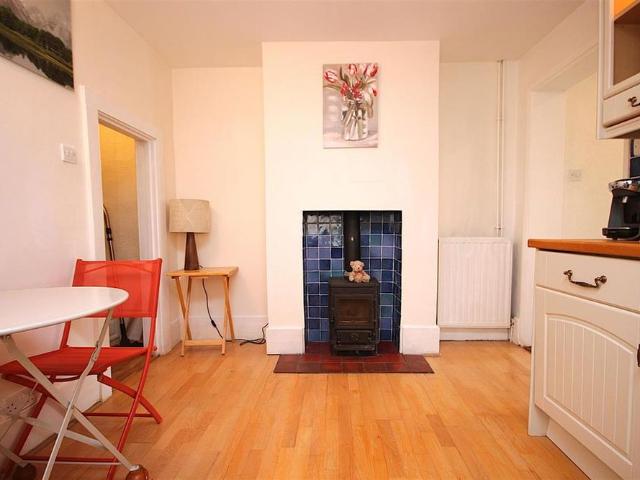 2 bedroom cottage to rent