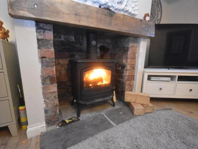 2 bedroom cottage to rent