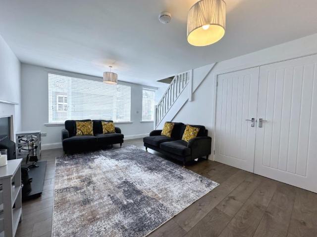2 bedroom cottage to rent