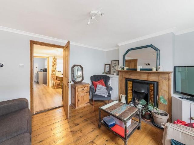 2 bedroom cottage to rent
