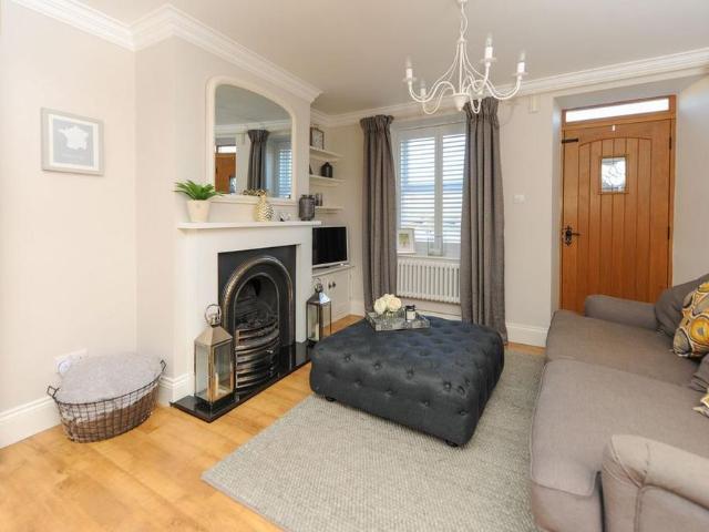 2 bedroom cottage to rent