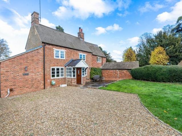 2 bedroom cottage to rent