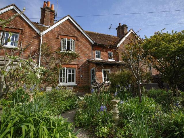 2 bedroom cottage to rent