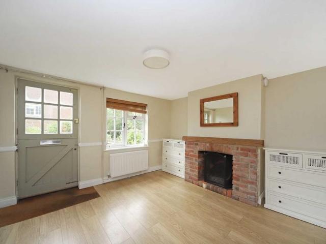 2 bedroom cottage to rent