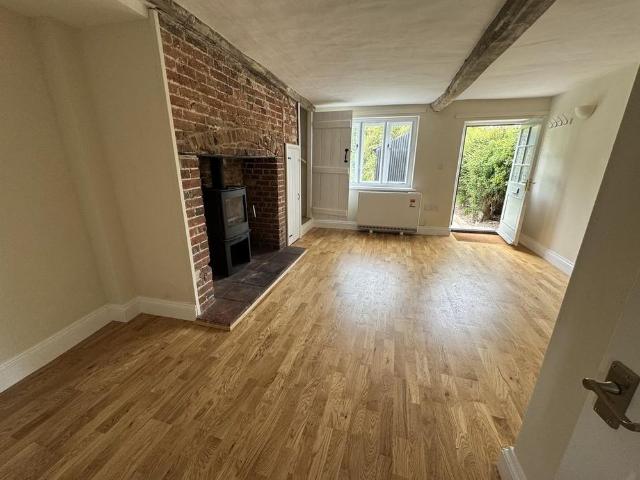 2 bedroom cottage to rent