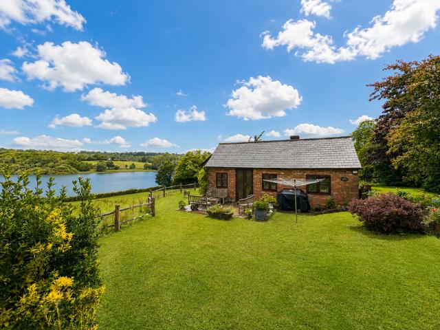 2 bedroom cottage to rent