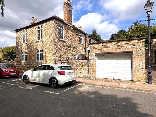 2 bedroom cottage to rent