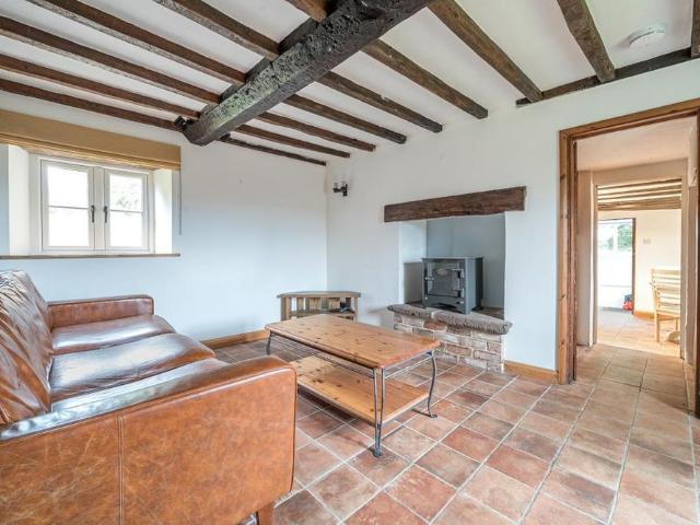 2 bedroom cottage to rent