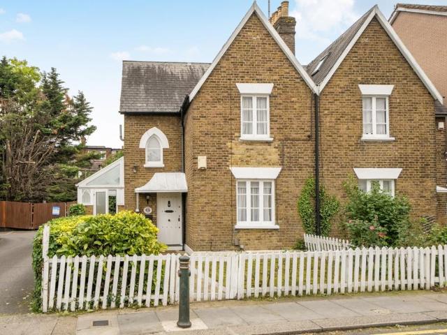 2 bedroom cottage to rent