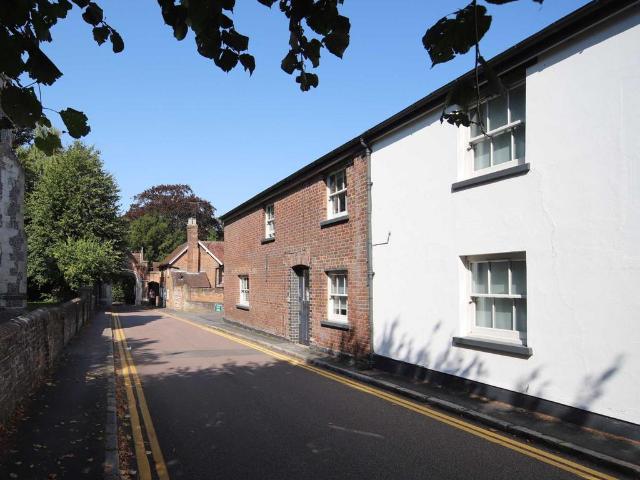 2 bedroom cottage to rent