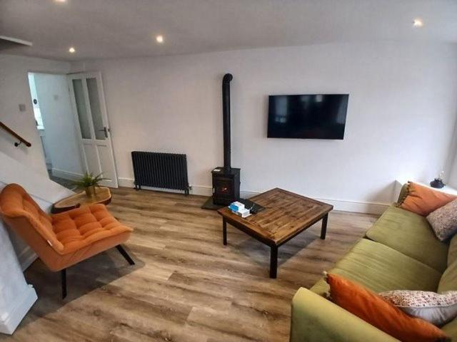 2 bedroom cottage to rent