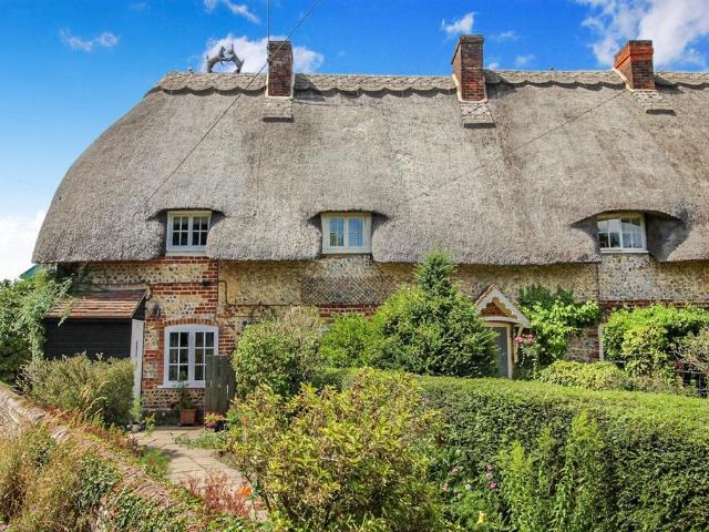 2 bedroom cottage to rent