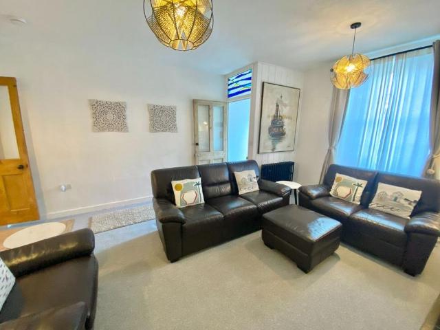 2 bedroom cottage to rent