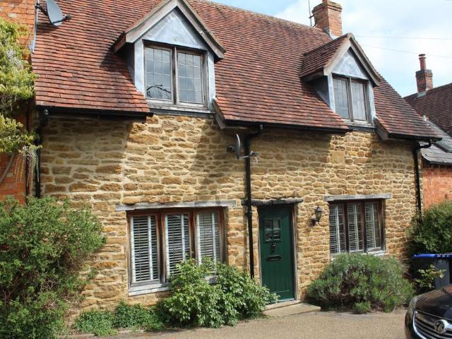 2 bedroom cottage to rent