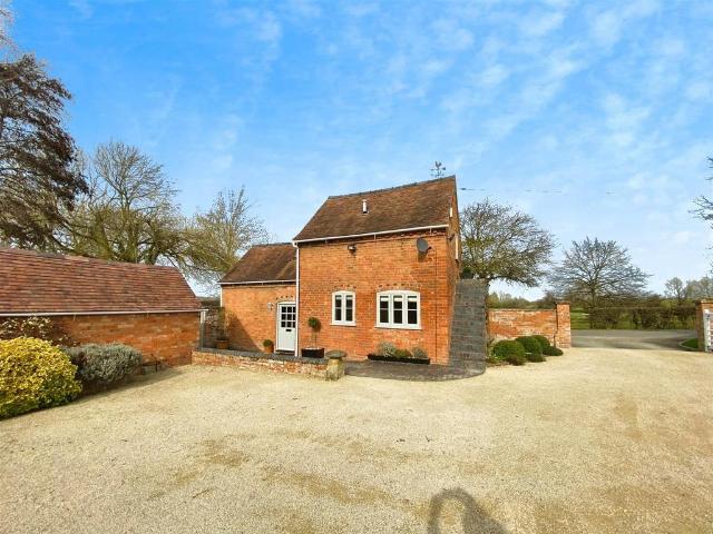 2 bedroom cottage to rent