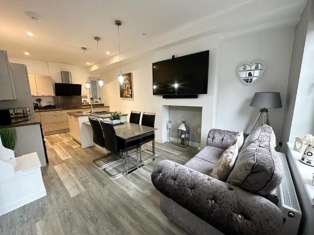 2 bedroom cottage to rent