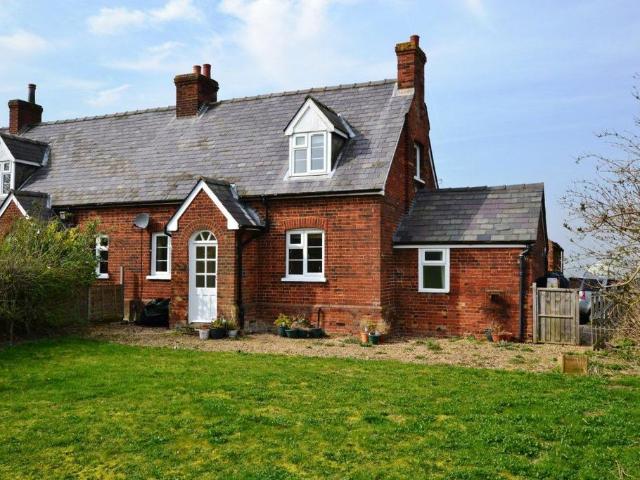 2 bedroom cottage to rent