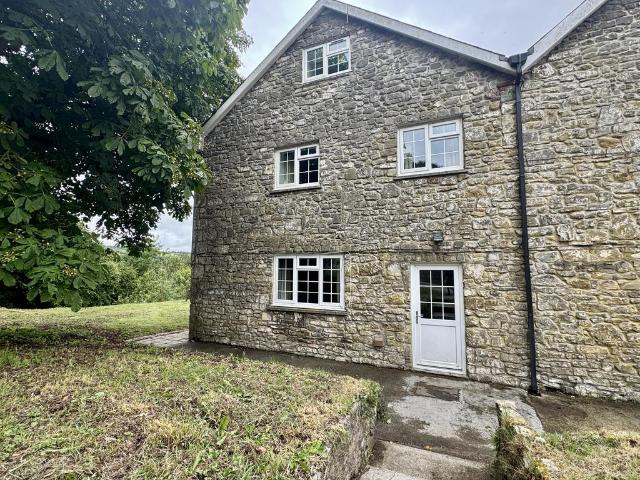 2 bedroom cottage to rent