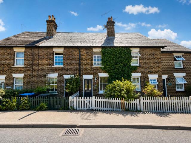 2 bedroom cottage to rent