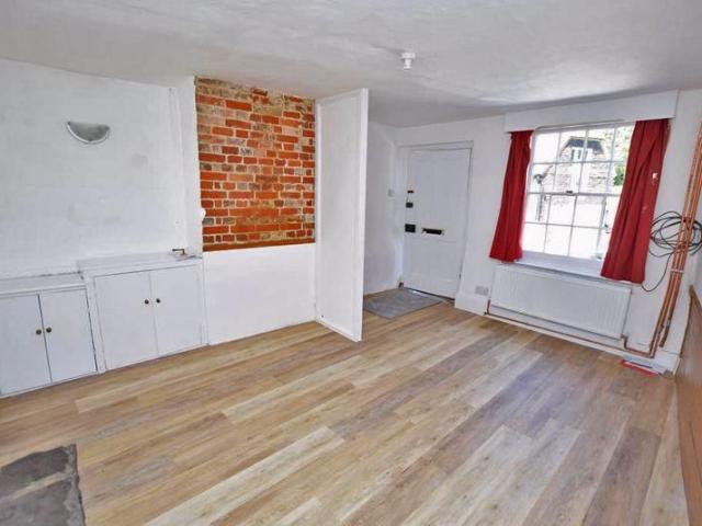2 bedroom cottage to rent