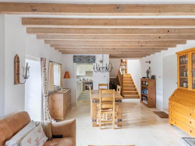 2 bedroom cottage to rent