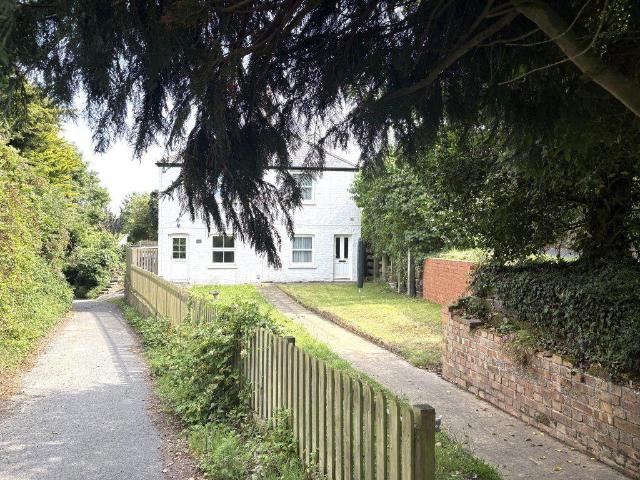 2 bedroom cottage to rent