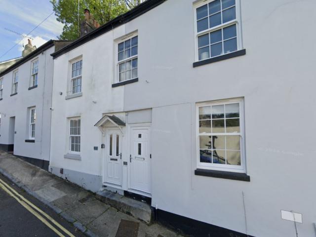 2 bedroom cottage to rent