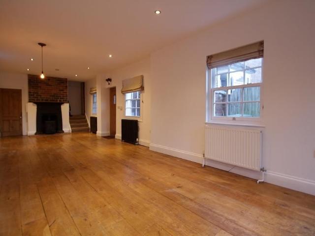 2 bedroom cottage to rent