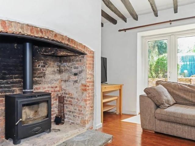 2 bedroom cottage to rent