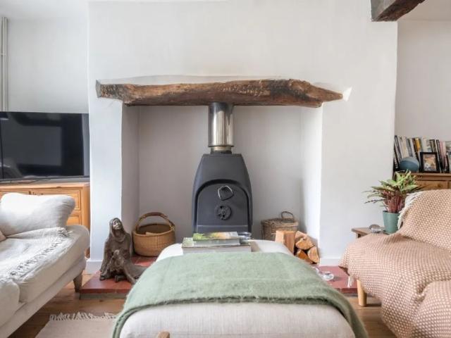 2 bedroom cottage to rent