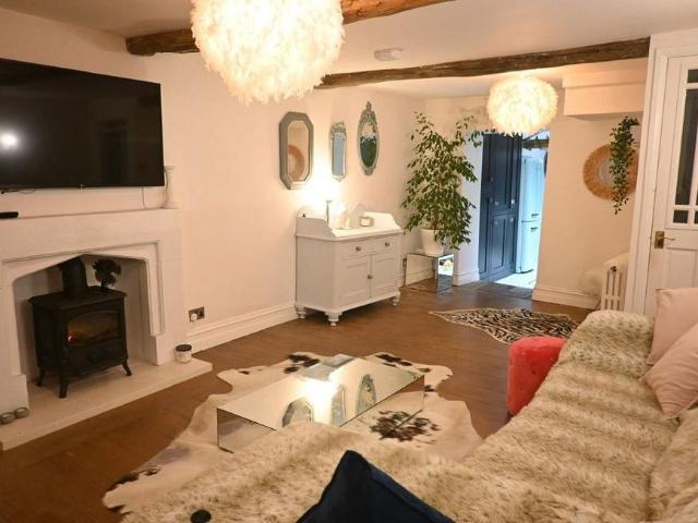 2 bedroom cottage to rent