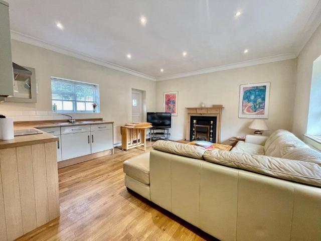 2 bedroom cottage to rent